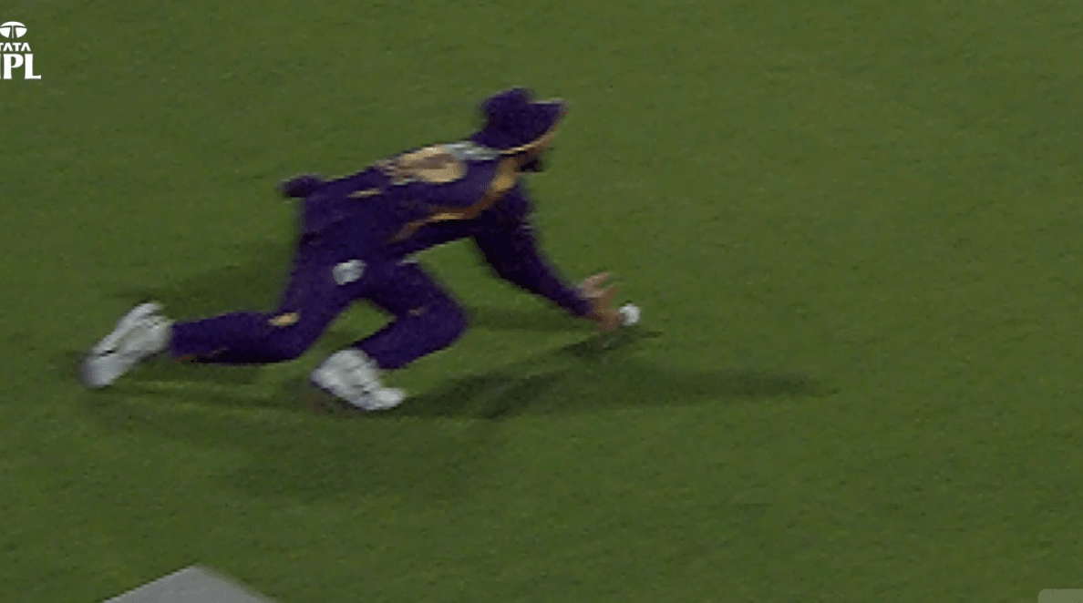 Nitin Menon under scanner! Fans spotted ball touching ground while R ...