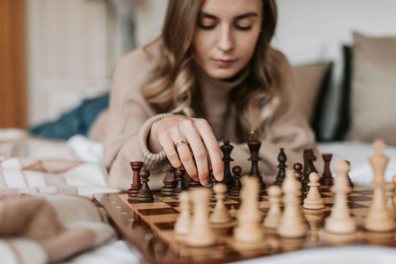 12 hobbies that hint at a highly intelligent woman