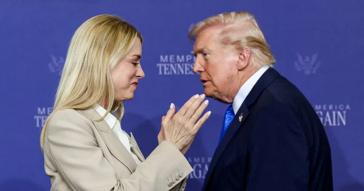 Újabb miniszterét cserélte le Trump, Pam Bondi is lapátra került