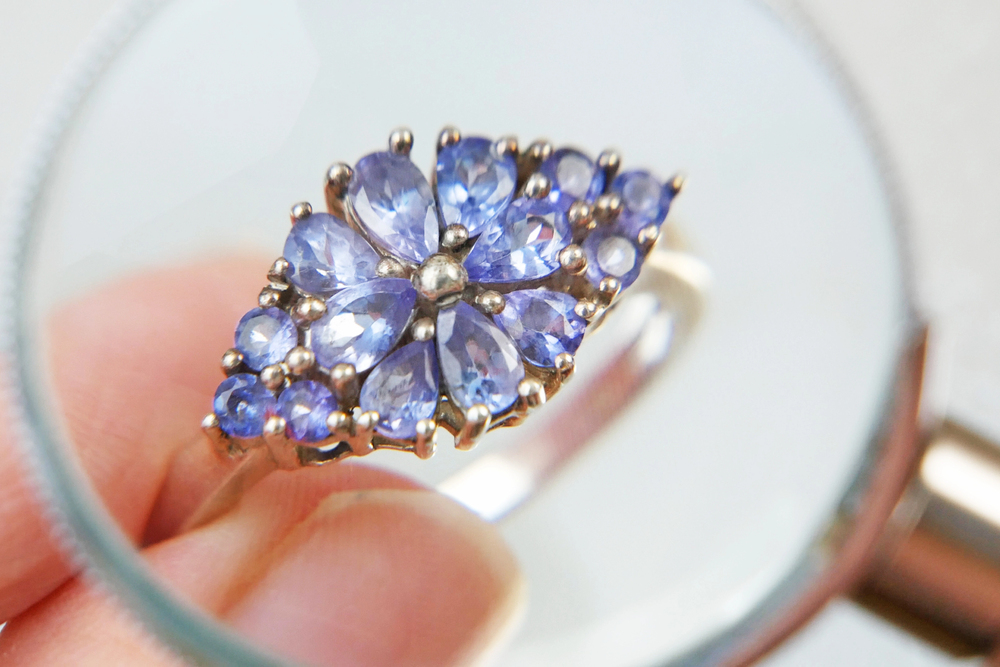 15 things people waste time checking before selling old jewelry
