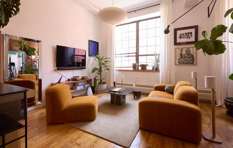 This $1500 renter-friendly wall transformed a plain, open box in Brooklyn