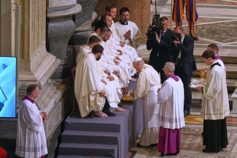 Why are some Catholics upset at Pope Leo for washing the feet of 12 ...