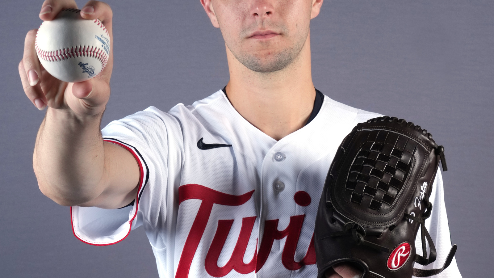 Twins acquire Garrett Acton
