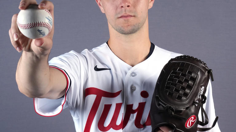 Twins acquire Garrett Acton