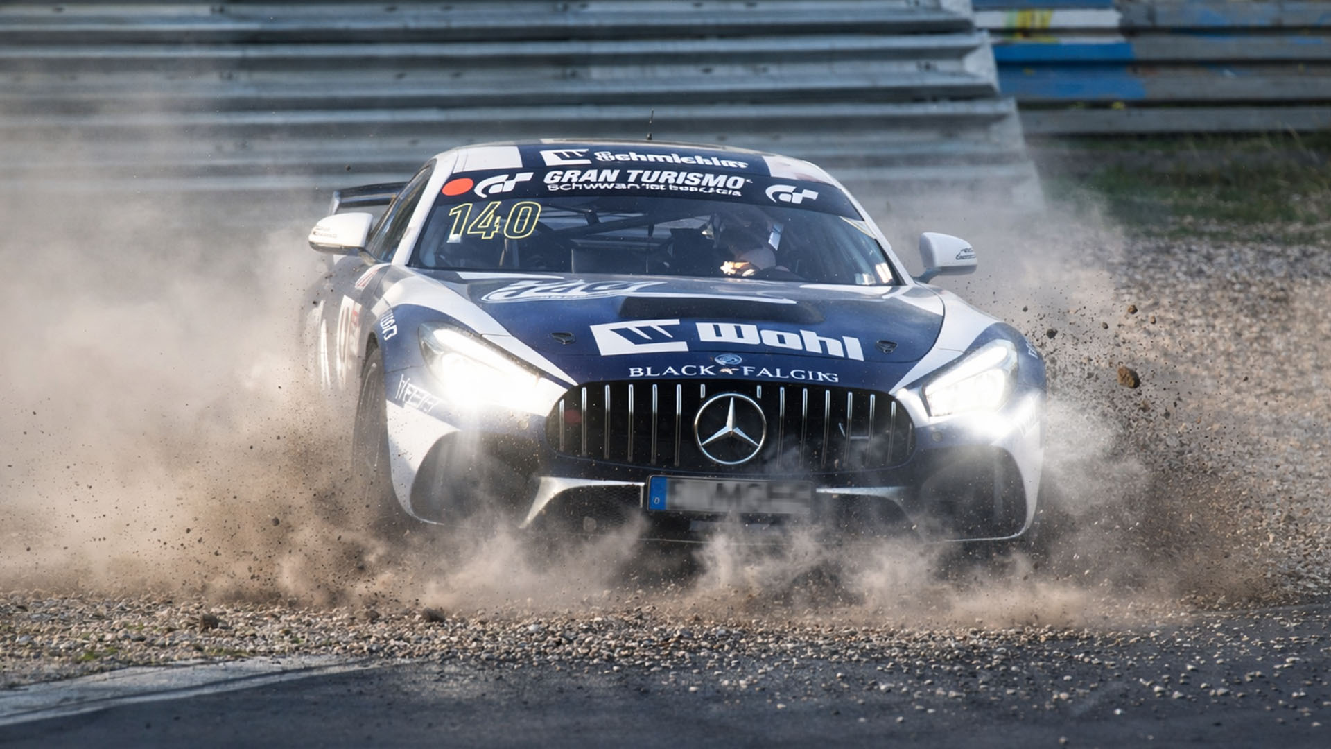 Entrada rápida en curva termina en pérdida de control en Nürburgring