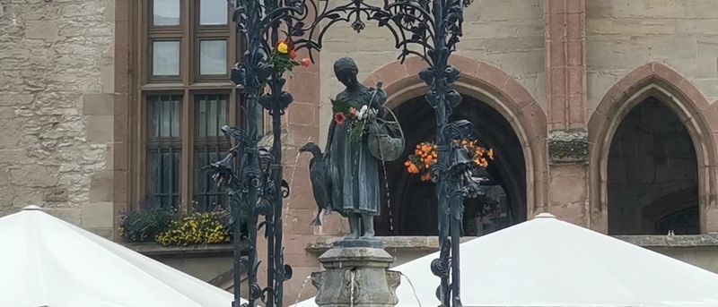 This famous statue led to a law, and thousands still kiss it