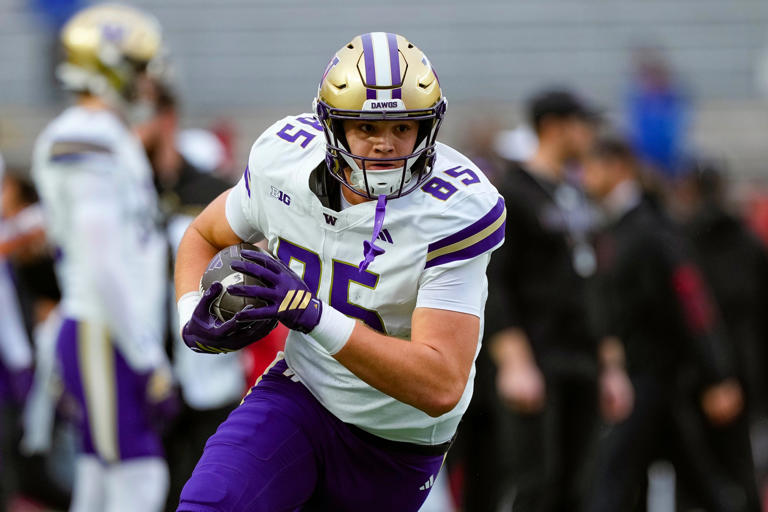 Washington football has high hopes for sophomore TE Baron Naone