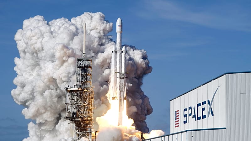 SpaceX fixe le prix de son introduction en Bourse, la valorisant 1 750 ...