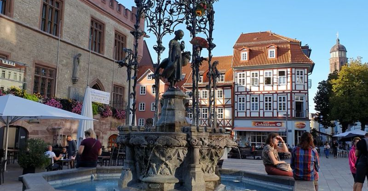 This famous statue led to a law, and thousands still kiss it