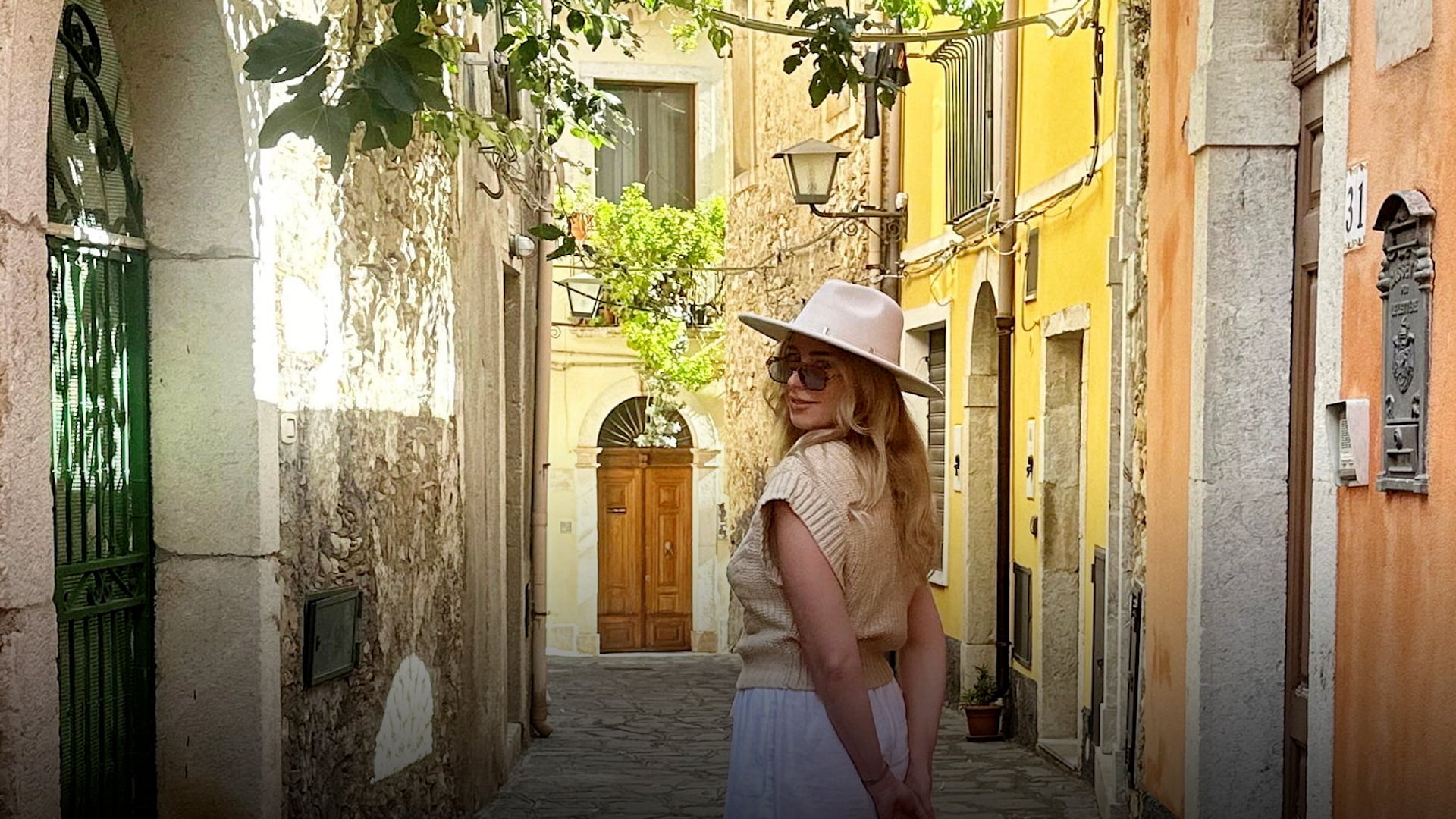 I ditched superficial LA and bought a 17 room house in Italy for 27,000 ...