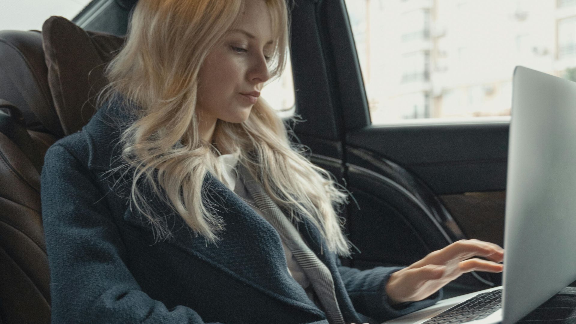 20 women's names men immediately think belong to gold-diggers