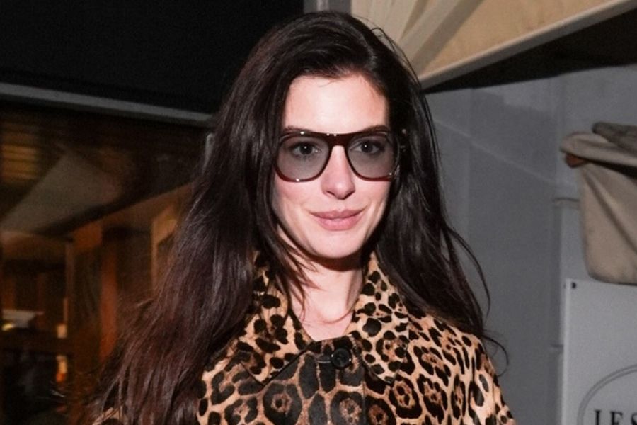 Anne Hathaway has us breaking up with blue jeans this spring — instead ...