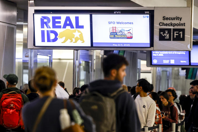 United Airlines rolls out TSA wait time tracker for SFO and 6 other ...