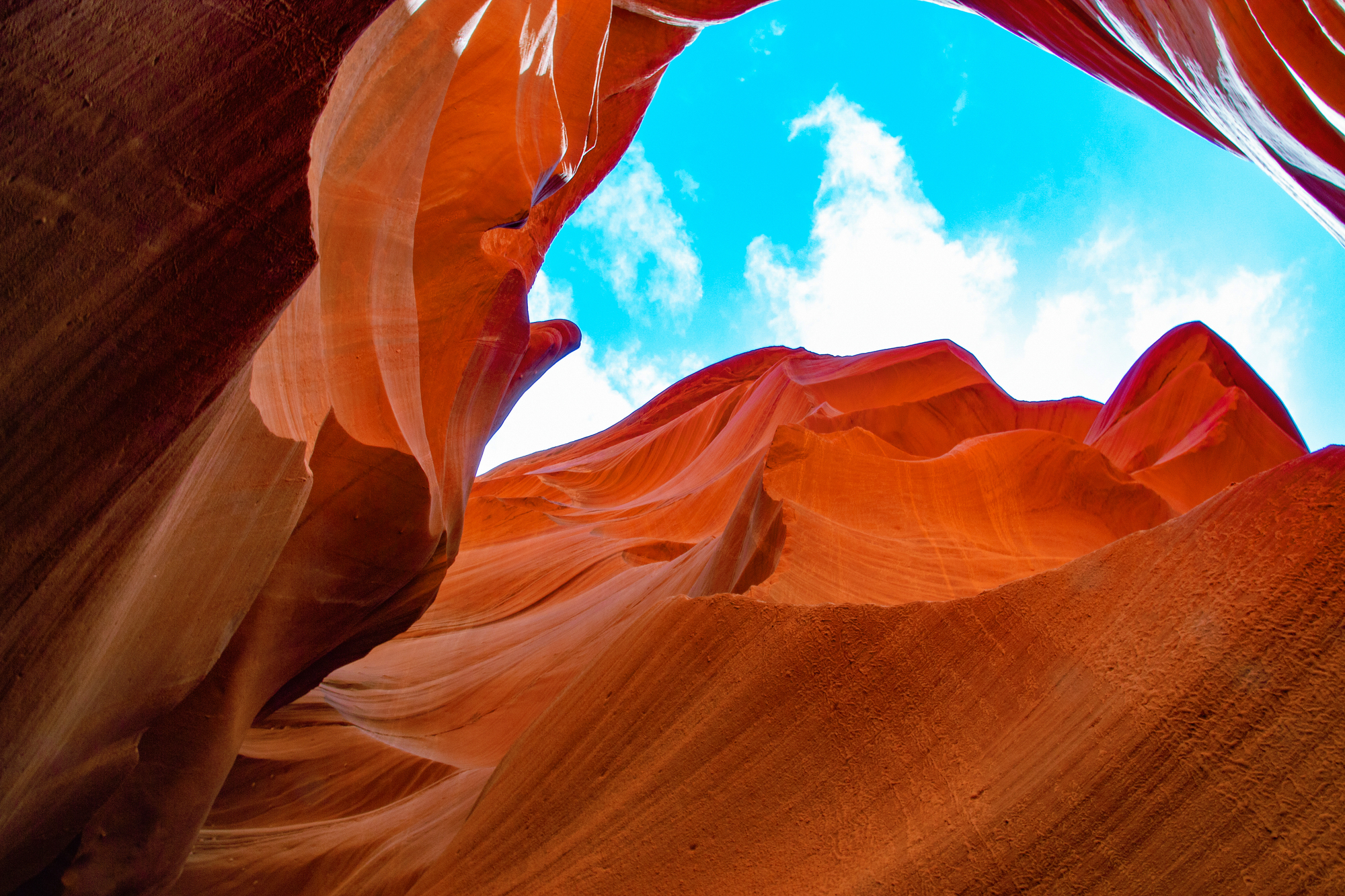 Photos of bizarre natural rock formations that look like art