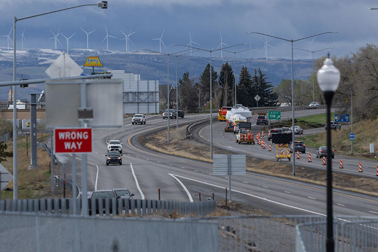 One dead after rollover crash on I-15 near Idaho Falls