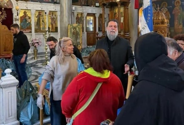 Η Ιερά Μητρόπολη Νέας Ιωνίας μοίρασε δέματα αγάπης ενόψει του Πάσχα ...
