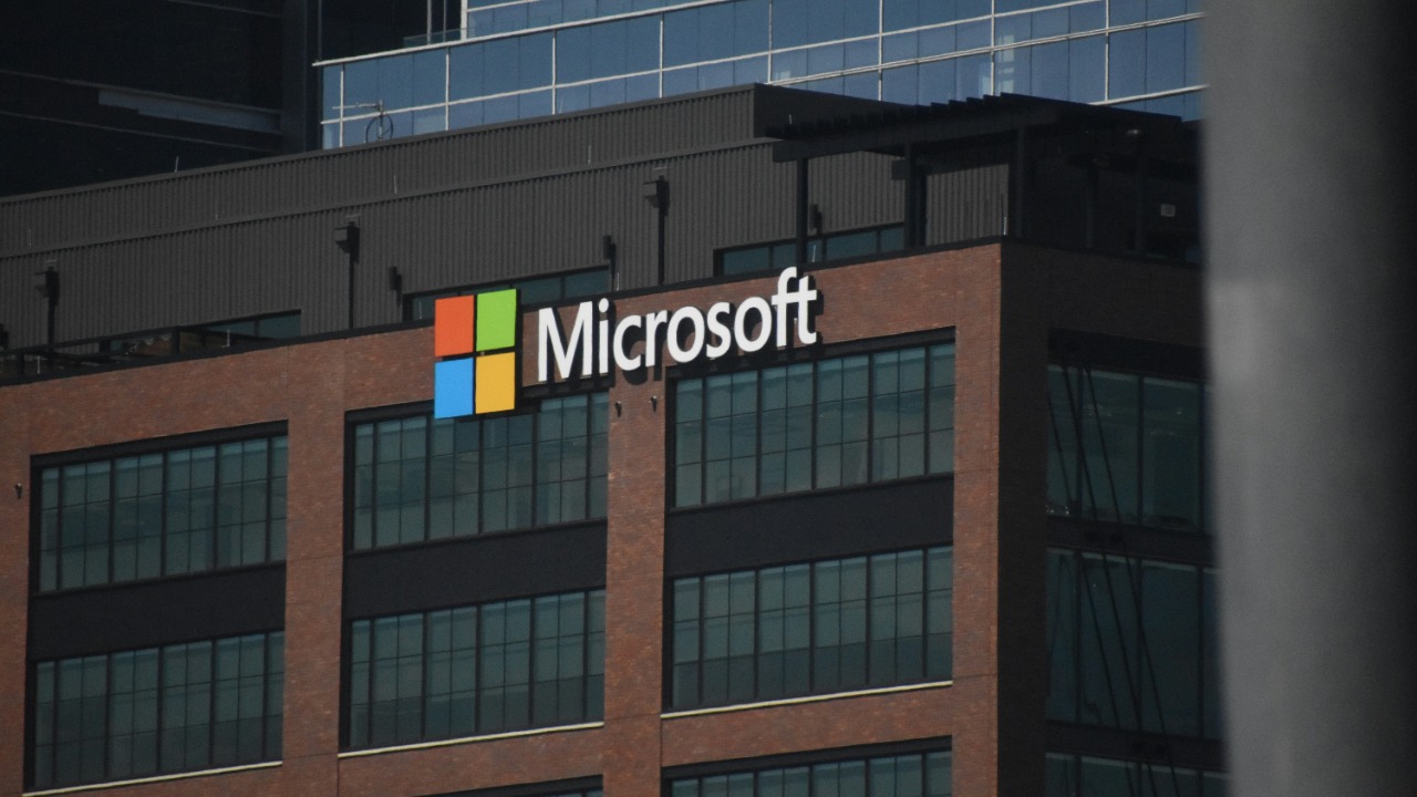 Microsoft, Chevron sign exclusivity deal to power West Texas AI campus