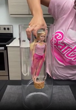 Simple and stunning Barbie table decoration ideas: Easy tips for a ...