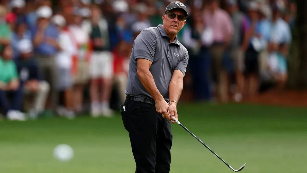Phil Mickelson’s emotional message about his 90-year-old father ...