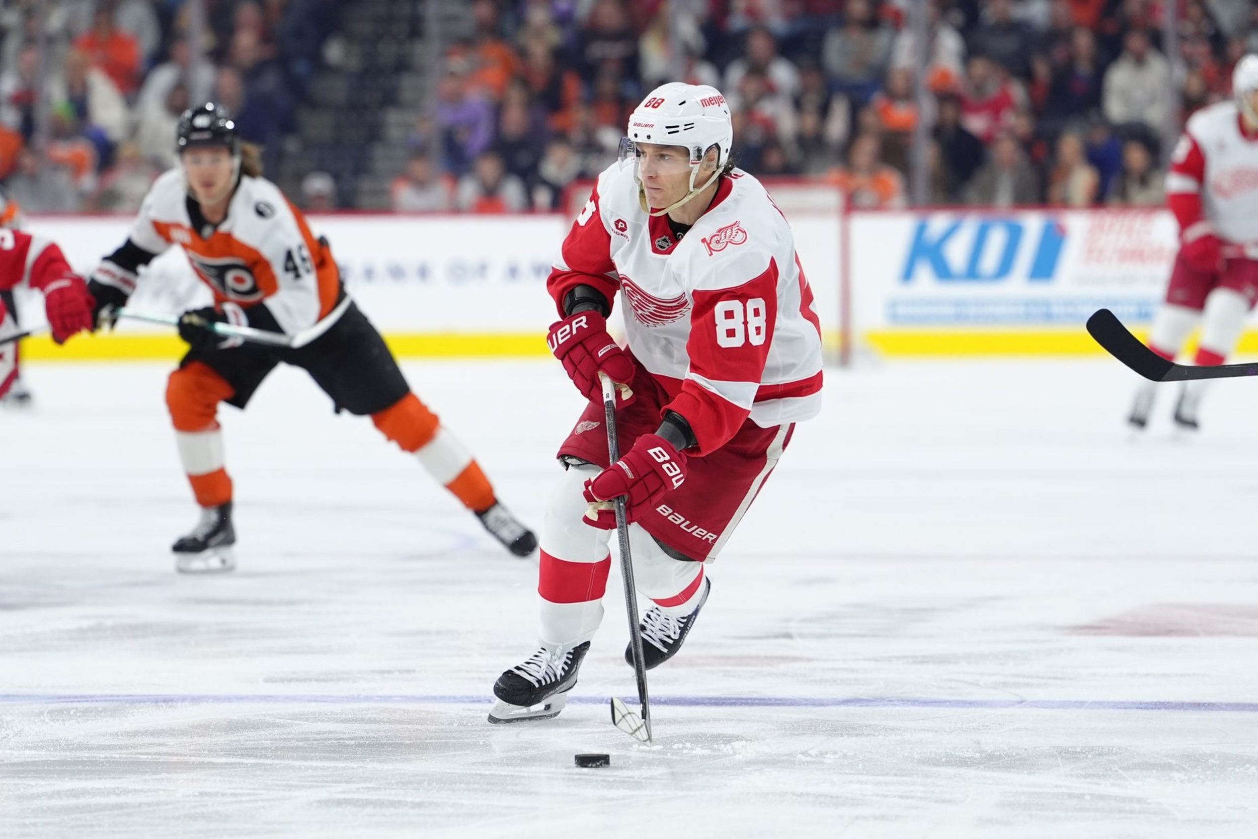 Patrick Kane passes Brett Hull to become NHL's all-time leading ...