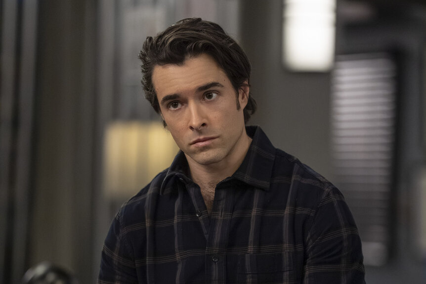 Why Det. Jake Griffin is asking for the "truth" about his dad on Law ...