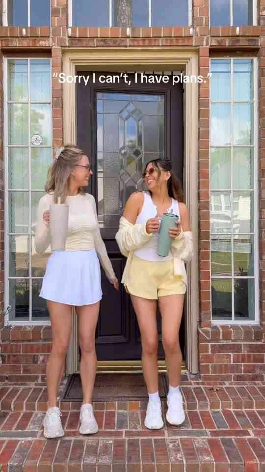 The besties are back together: Casual mom outfit inspiration