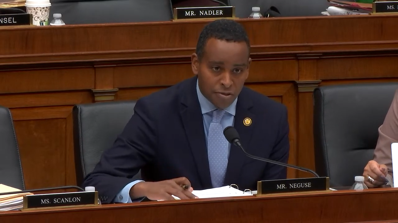 'This is who you choose': Joe Neguse puts the shame on Pam Bondi for ...