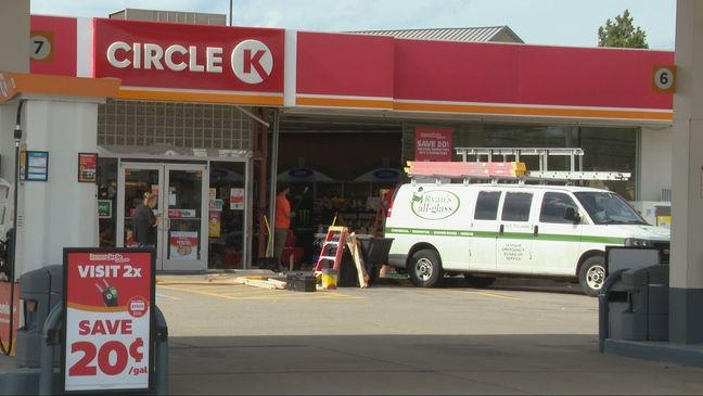Driver crashes into Northern Kentucky convenience store