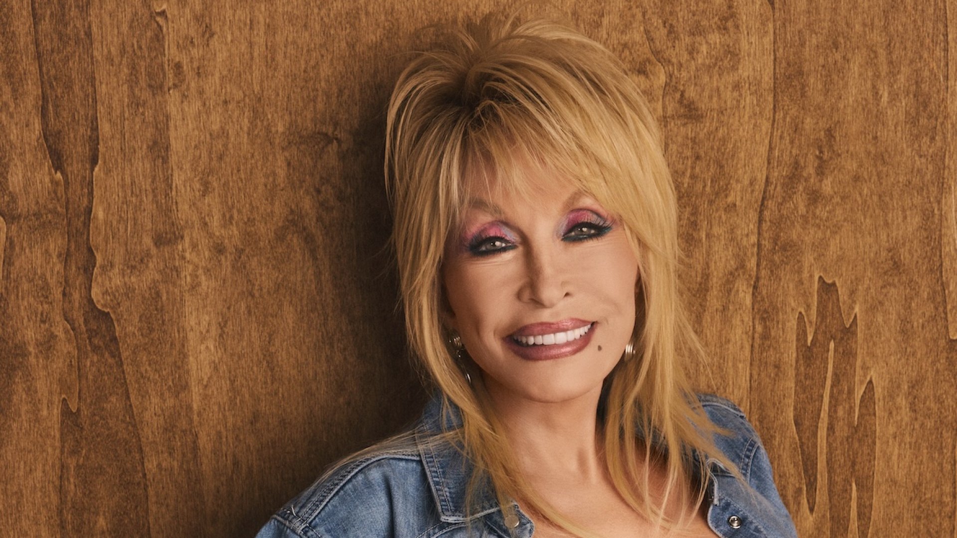 Dolly Parton rocks a plunging crop top and bootcut jeans in Good ...