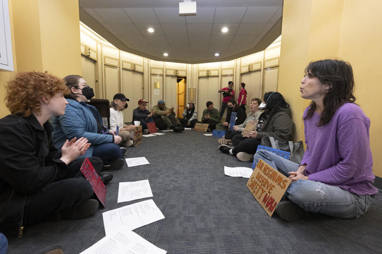 Protesters handcuffed at Philly Sheriff’s Office sit-in, demanding ...