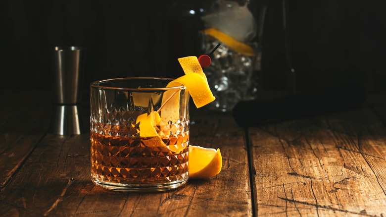 The difference between the Sazerac and Old Fashioned cocktails is all ...