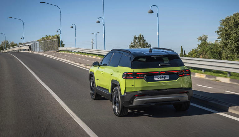 El aventurero Jeep Compass estrena mecánica híbrida enchufable y ...