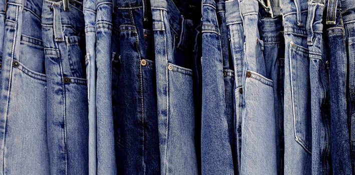 Le denim, nouveau souffle du vestiaire de printemps