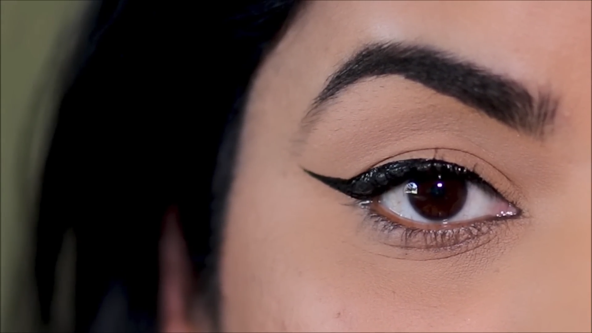 4 easy eyeliner styles in just 3 minutes