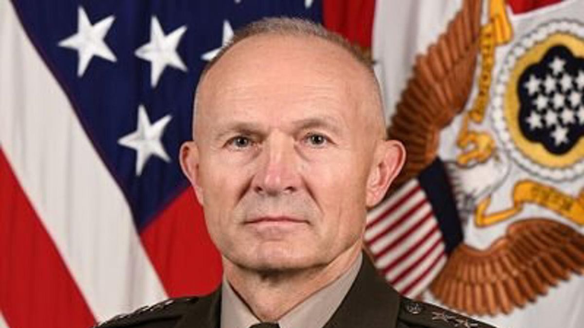El jefe del Pentágono destituye al responsable del Ejército de Tierra ...