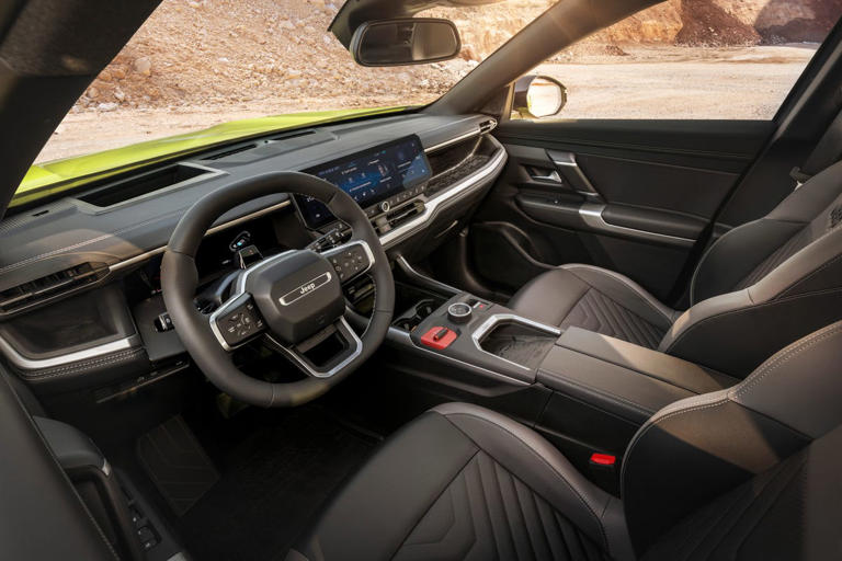 El aventurero Jeep Compass estrena mecánica híbrida enchufable y ...