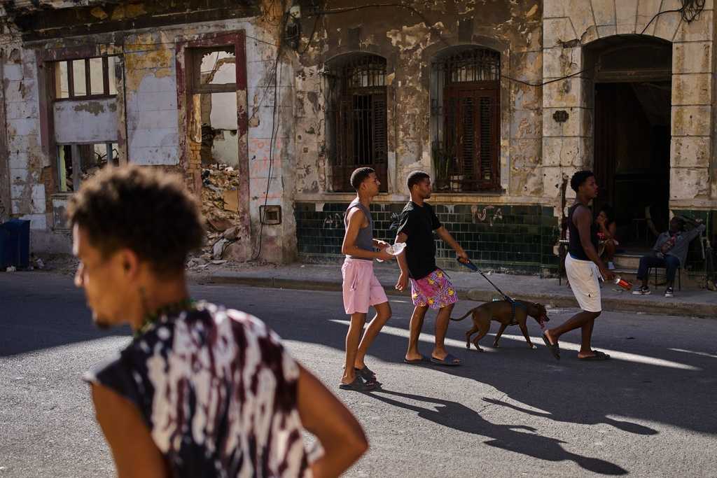 Cuba releasing 2,010 prisoners as the US pressures the island's government