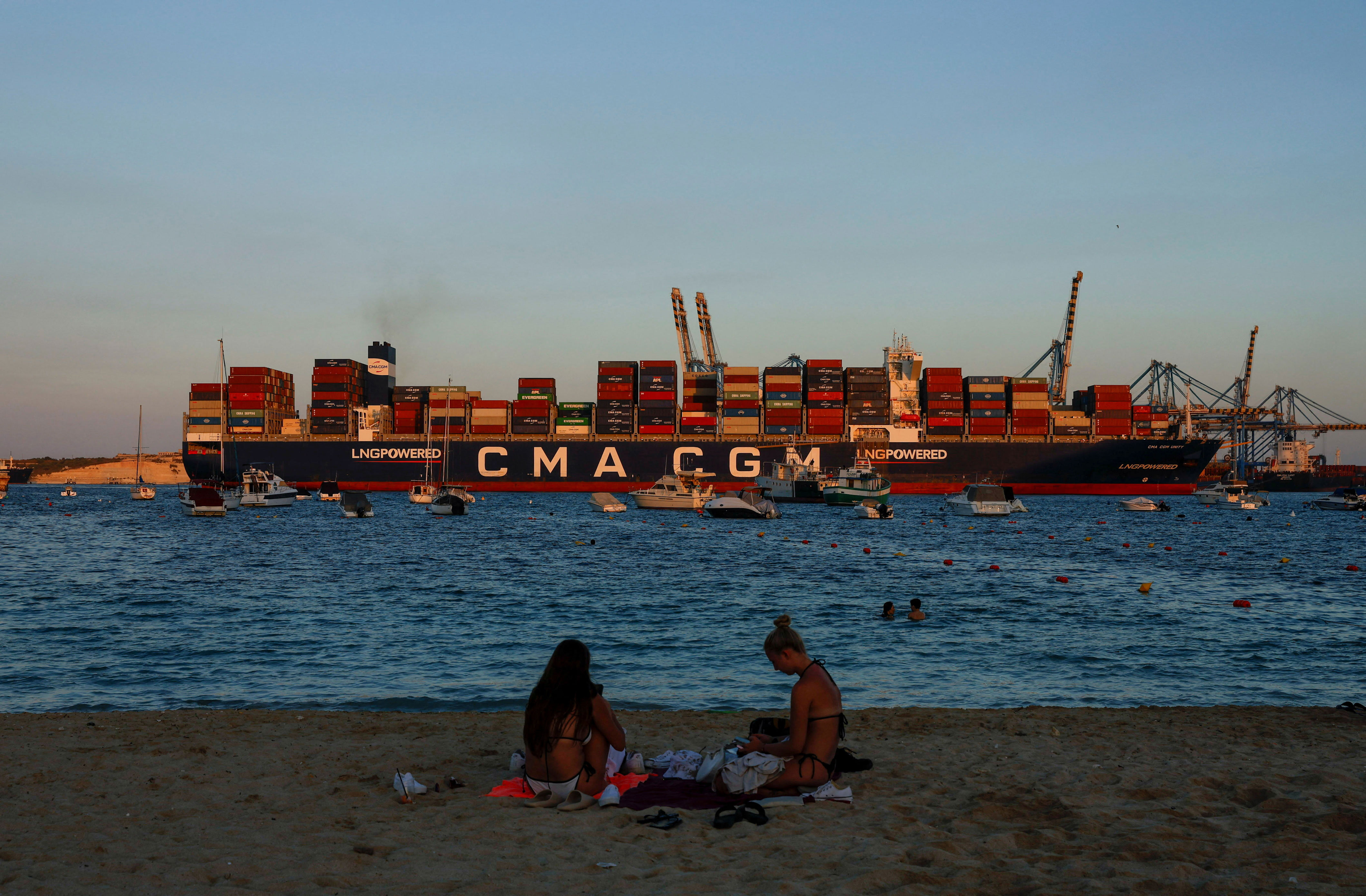 Ship passes through Strait of Hormuz after signaling French ownership ...