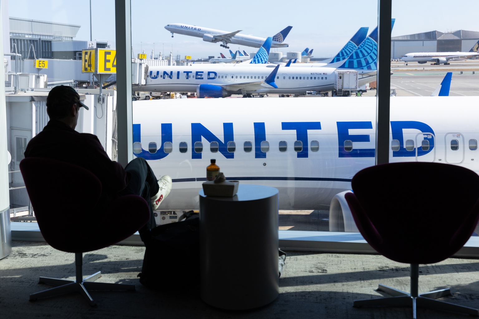 United CEO drops merger plans after American's rebuff