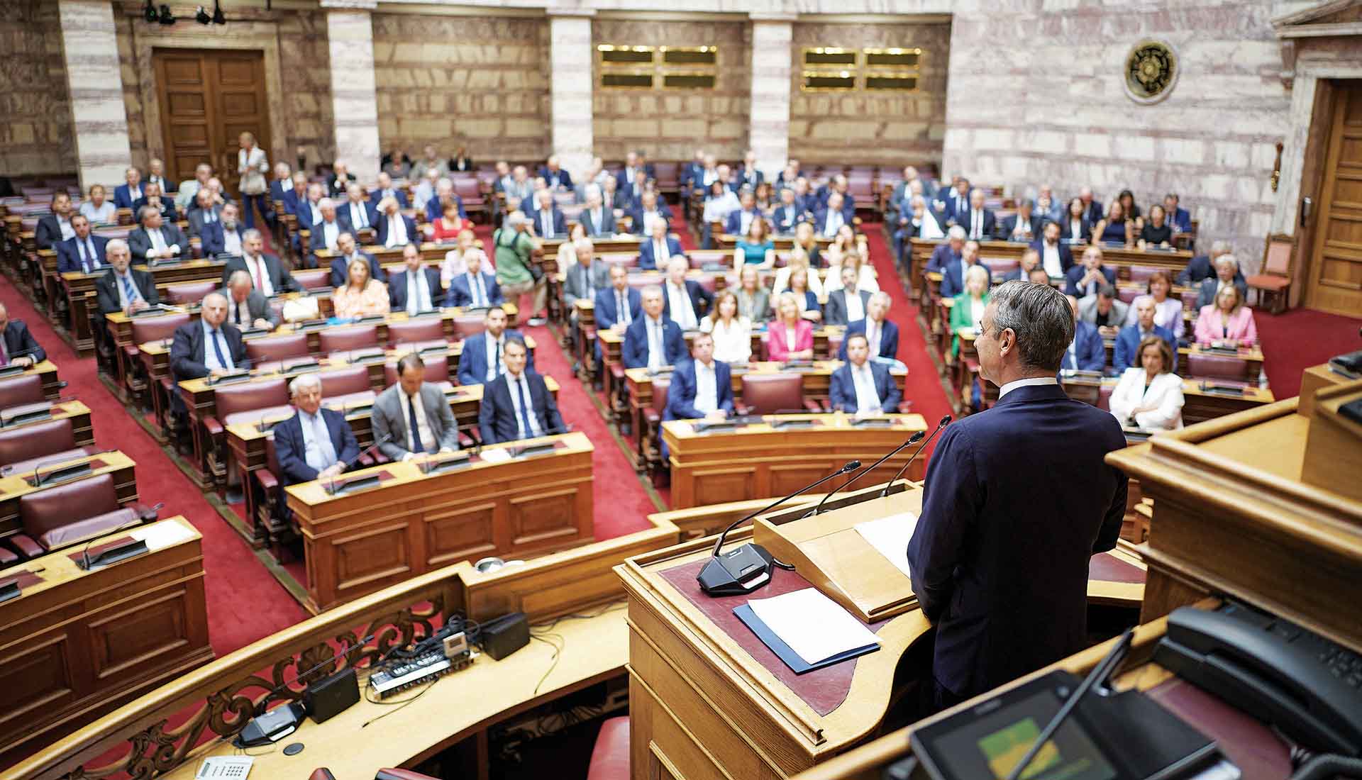 Κοινοβουλευτική ομάδα γεμάτη από υποδίκους!