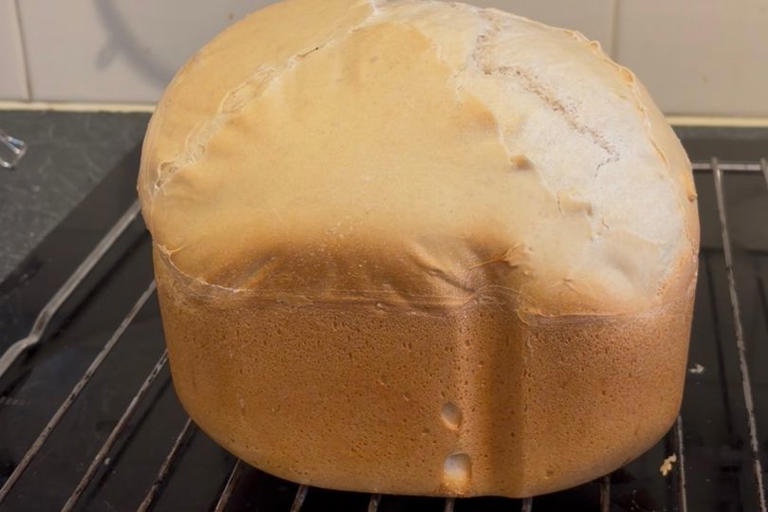 I've stopped buying bread and use easy method to make cheap sourdough loaf