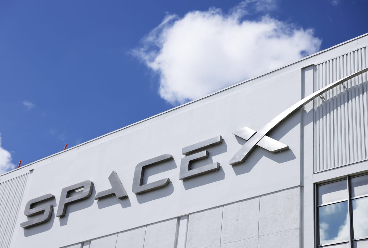 SpaceX stock slides for third consecutive day as analyst questions ...