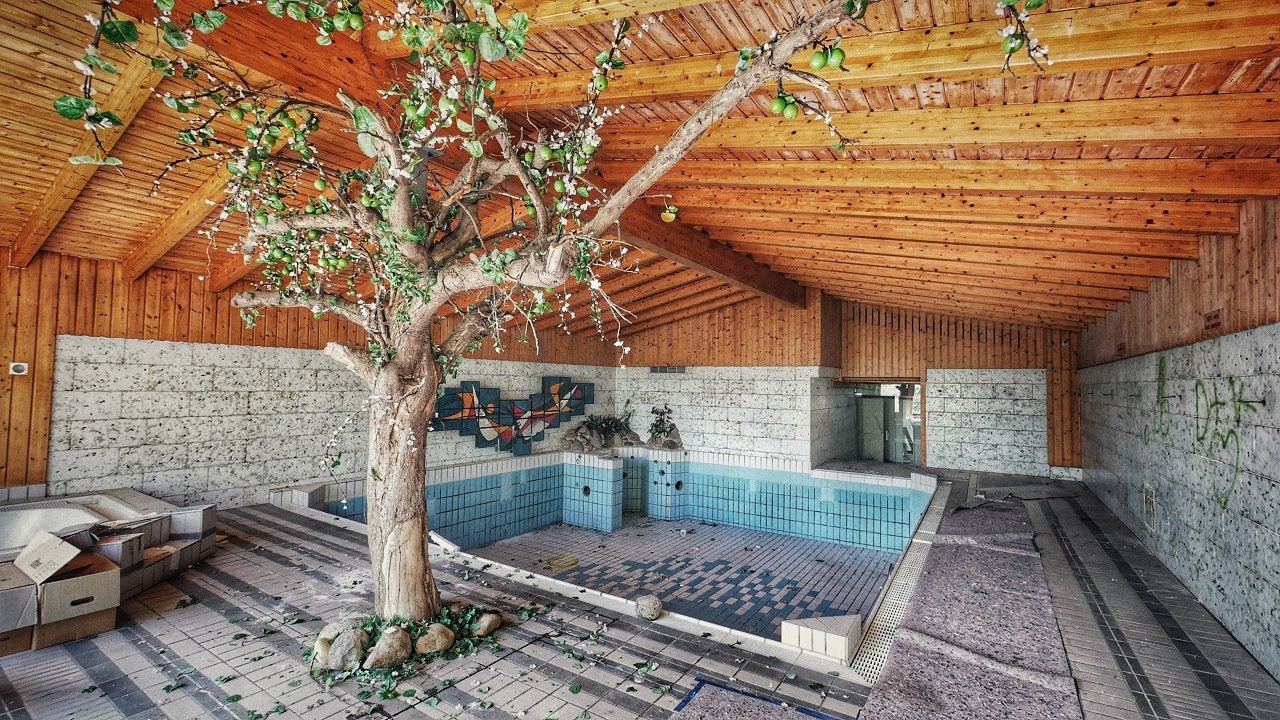 Zerstörung im verlassenen Luxushotel und was noch übrig ist