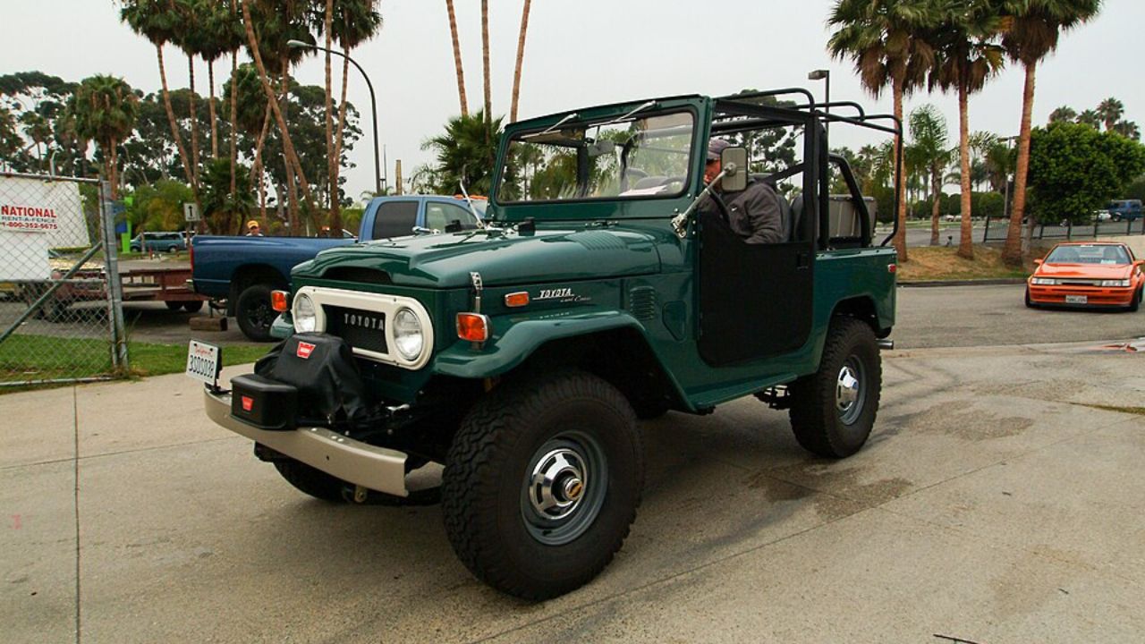 Thinking about a 1971 Toyota Land Cruiser FJ40? Here’s why some say it ...