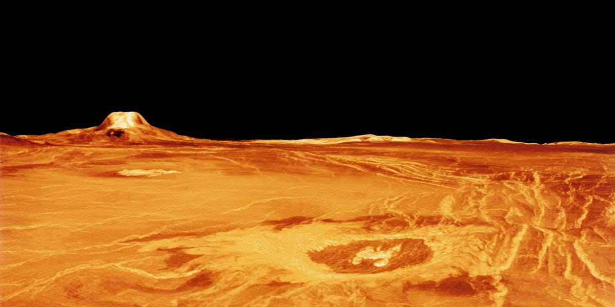 MIT study finds DNA-like molecules stable in Venus clouds