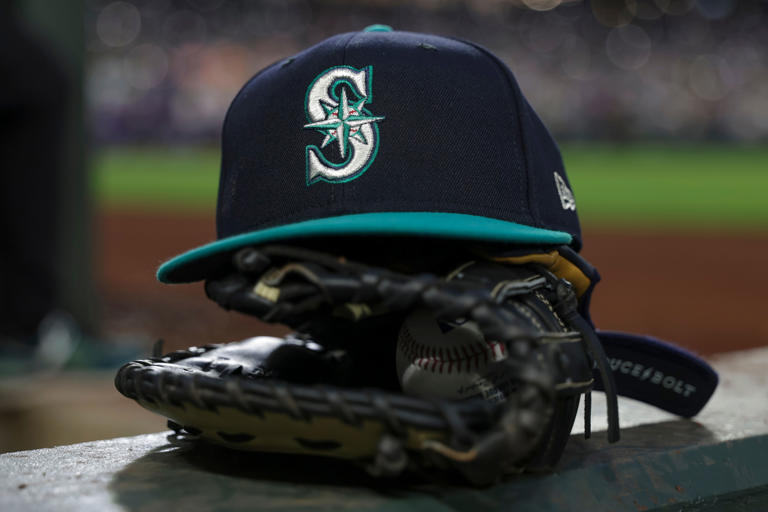 Mariners release 26-year-old pitcher following hectic stint