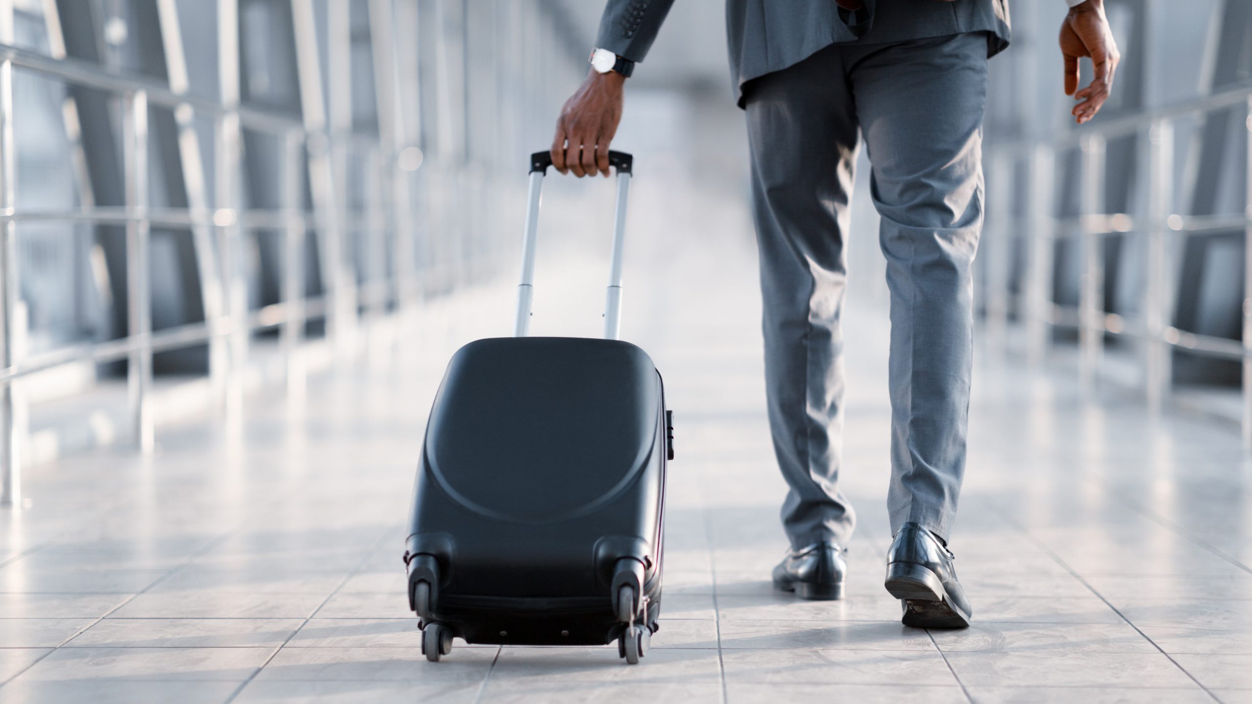 10 things polite people don’t do on airplanes