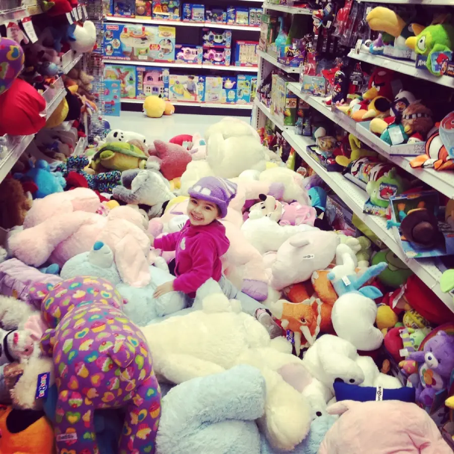 20 kids who were left alone for 5 minutes and made it count