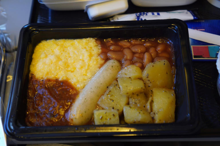 5 things you should never order on a plane, according to flight attendants