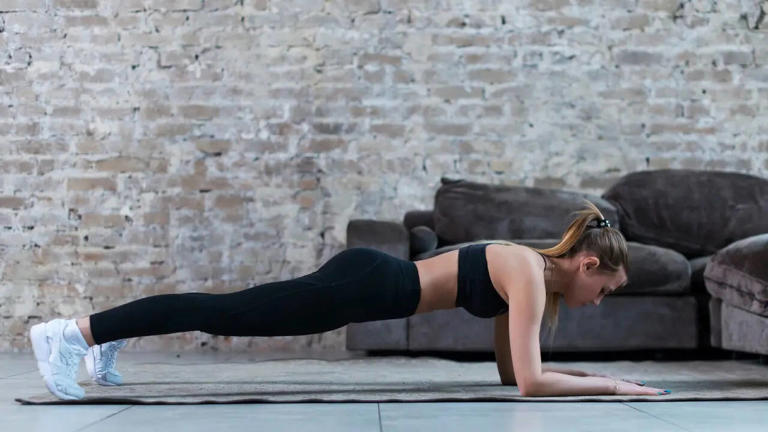 For how long should you be able to hold a plank in your 20s?